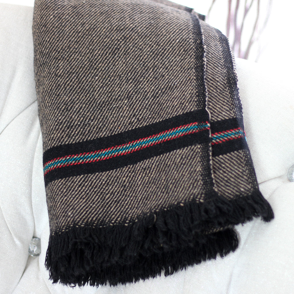 Handwoven Woolen Throw cum Blanket - Rustic Cottage Charm – Kuttons